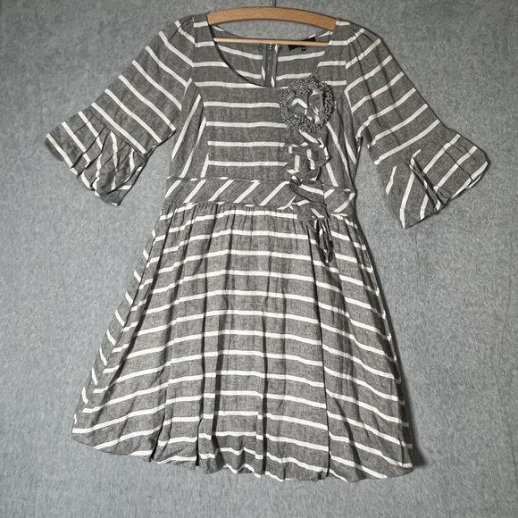 Ryu | Dresses | Ryu Dress Womens Medium White Gray Striped Applique ...